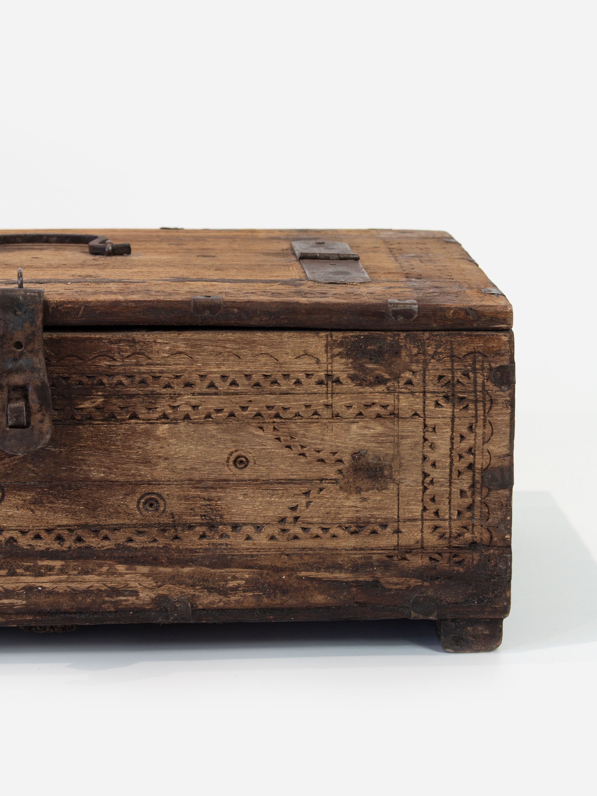 Arthur Vintage Chest